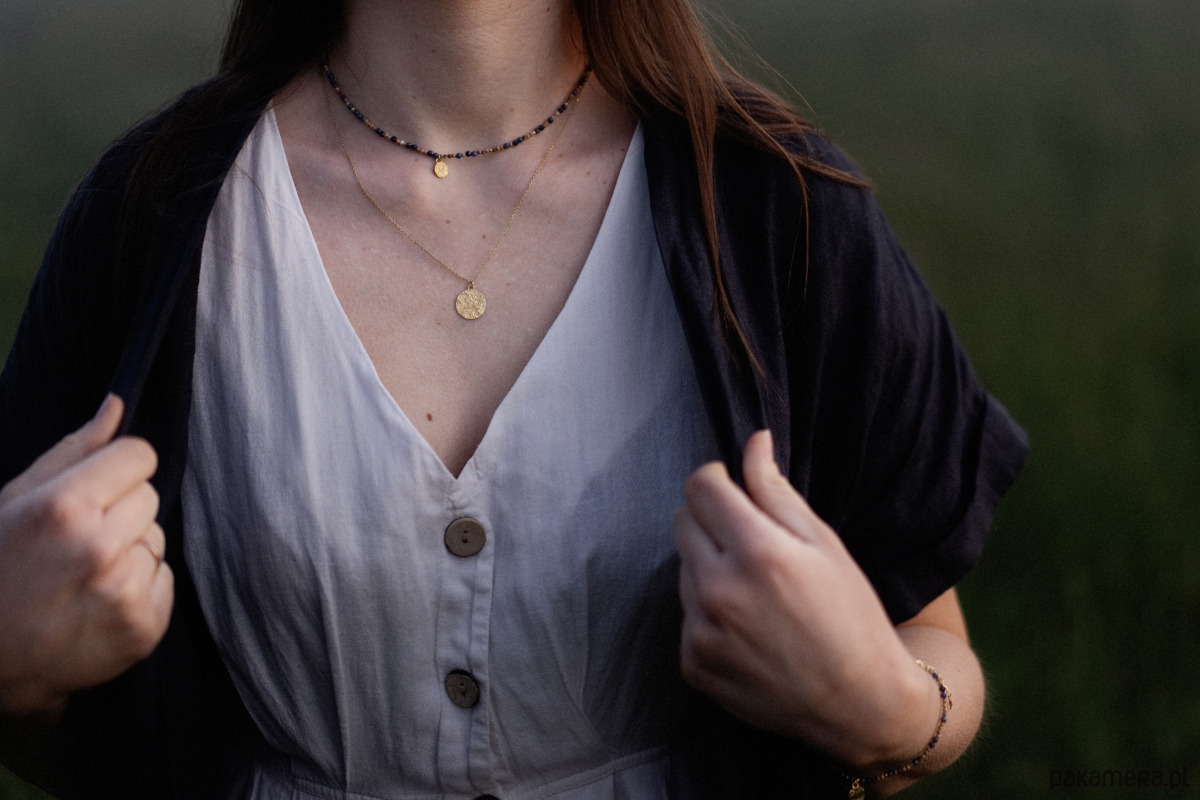 Choker z szafirami i medalionem - Pakamera.pl